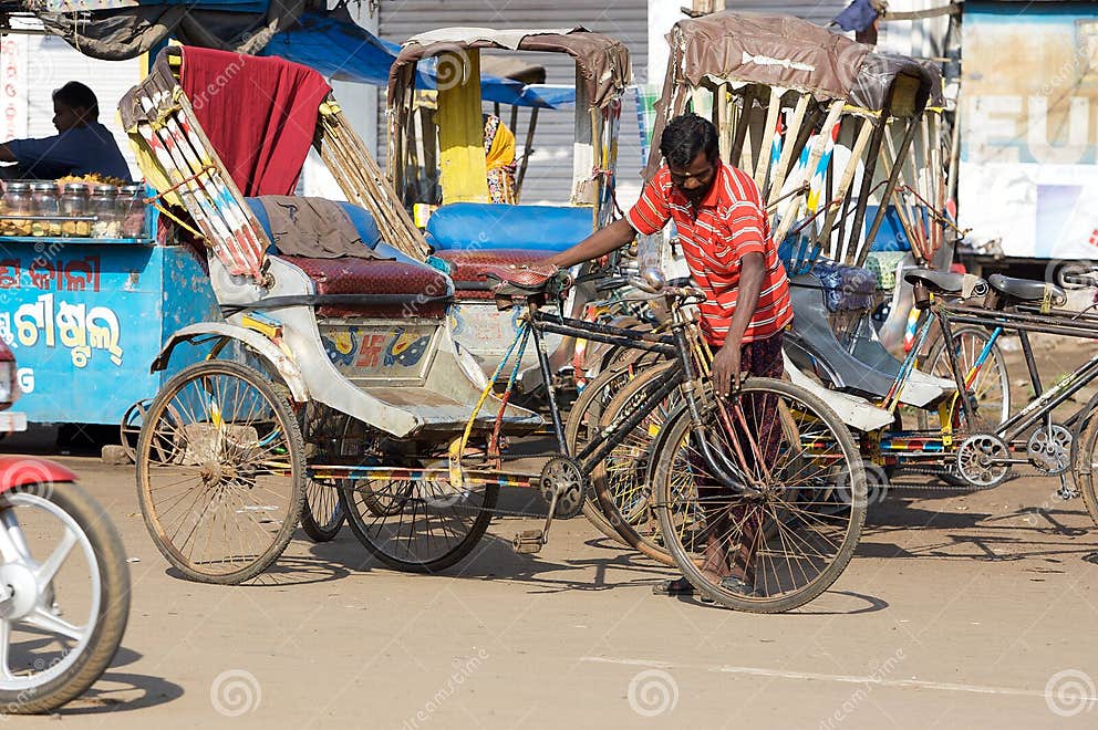 Cycle rickshaw in Puri editorial stock image. Image of bicycle - 20639179
