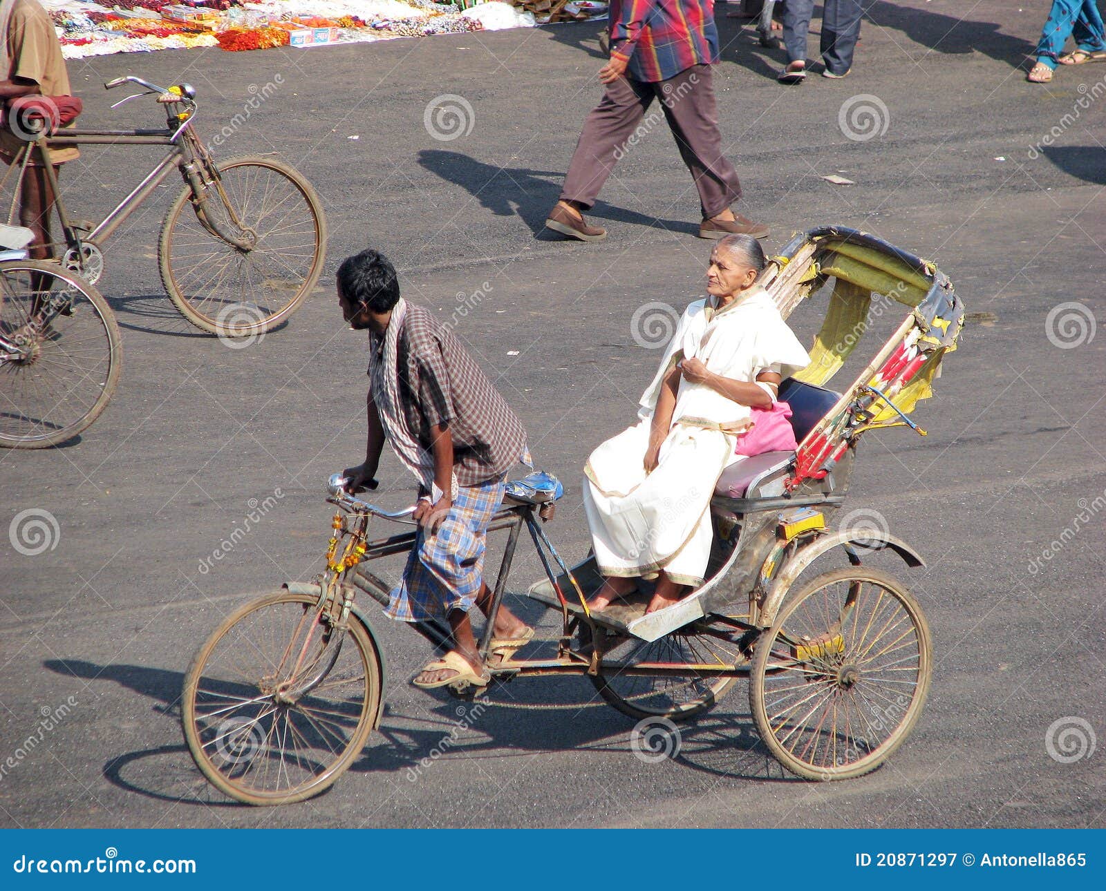 Cycle rickshaw in Puri editorial photography. Image of business - 20871297