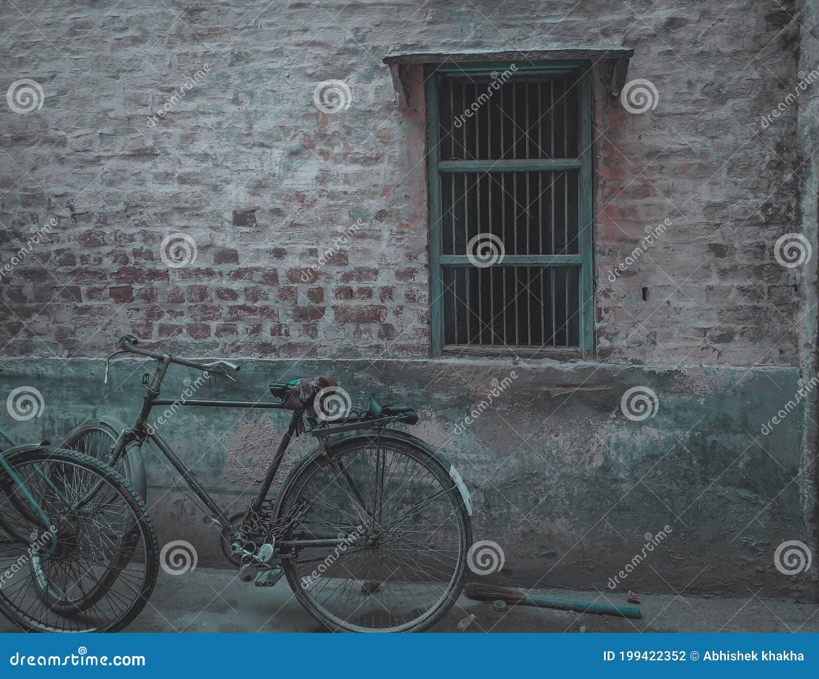 Cycle Standing in Front of a Home. Stock Photo - Image of front, look ...
