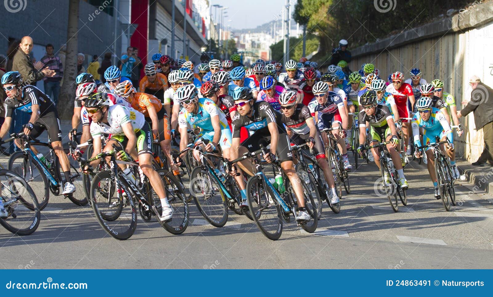 Cycling race editorial photo. Image of crowd, people - 24863491