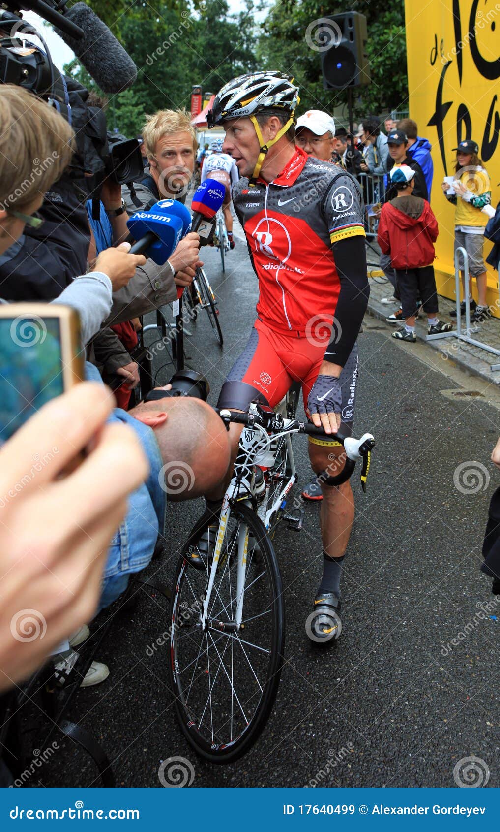 Cyclist Lance Armstrong editorial stock image. Image of mountains ...