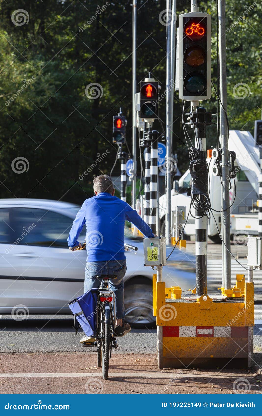 Cyclist Waiting for Red Light of a Temporary Traffic Light Editorial ...