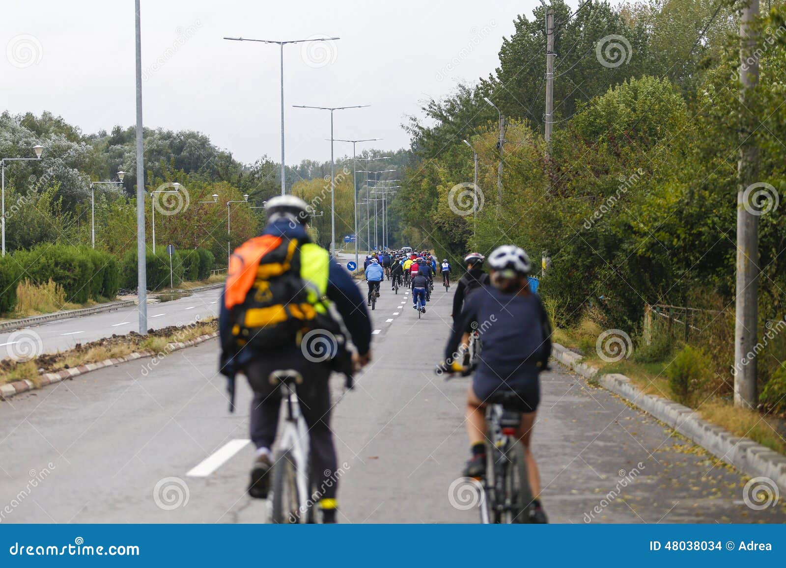 Cyclistes image stock éditorial. Image du cours, action - 48038034