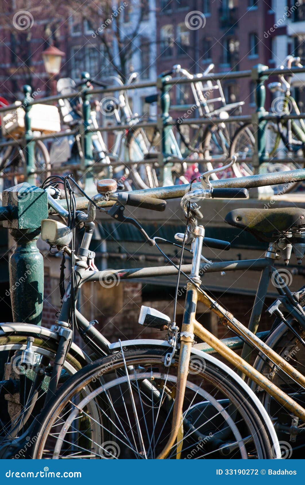 Cyklar arkivfoto. Bild av cyklar, minska, destinationer - 33190272