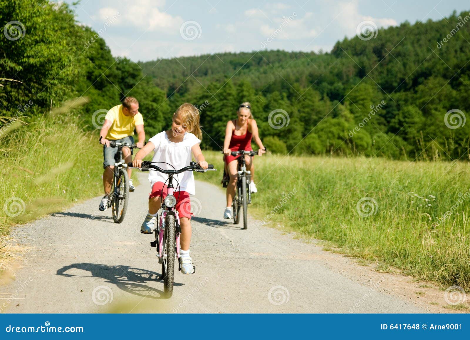 Cyklar Som Tillsammans Rider Arkivfoto - Bild av lycka, fritid: 6417648