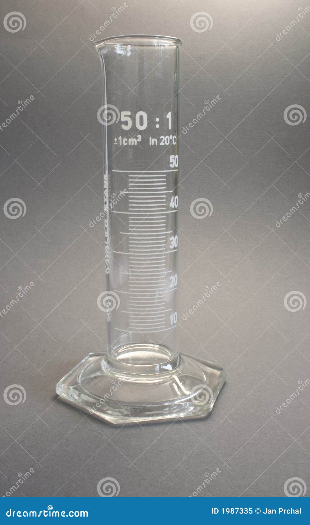 Cylindre gradué image stock. Image du expérience, chimie - 1987335