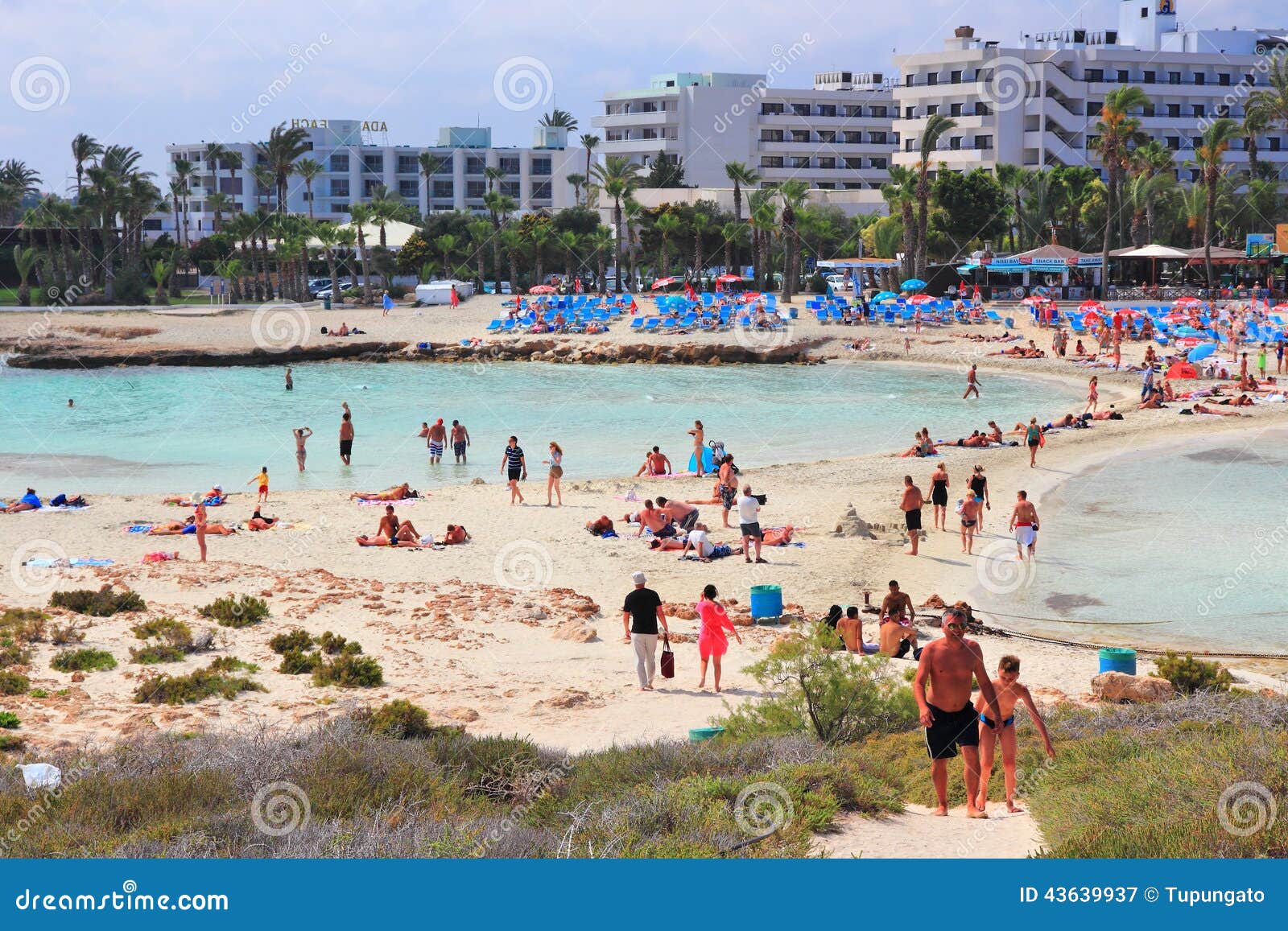 Cypern strand redaktionell arkivbild. Bild av semesterort - 43639937