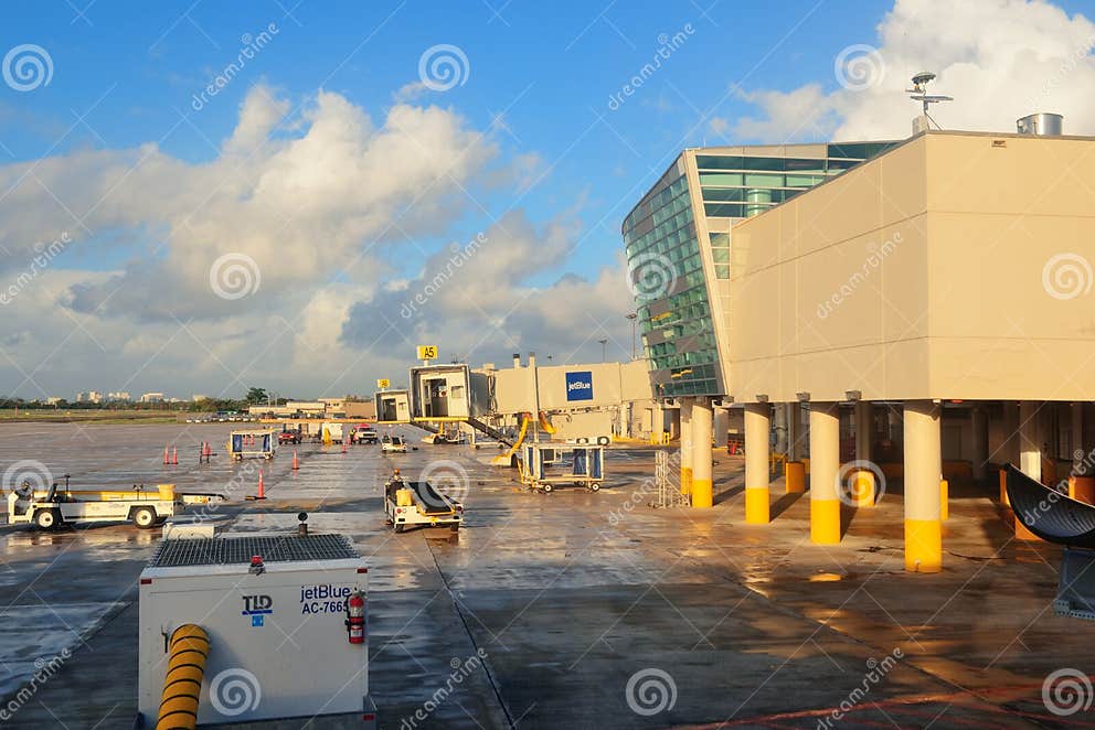 Cyril E. King Airport fotografia editoriale. Immagine di isole - 39673572