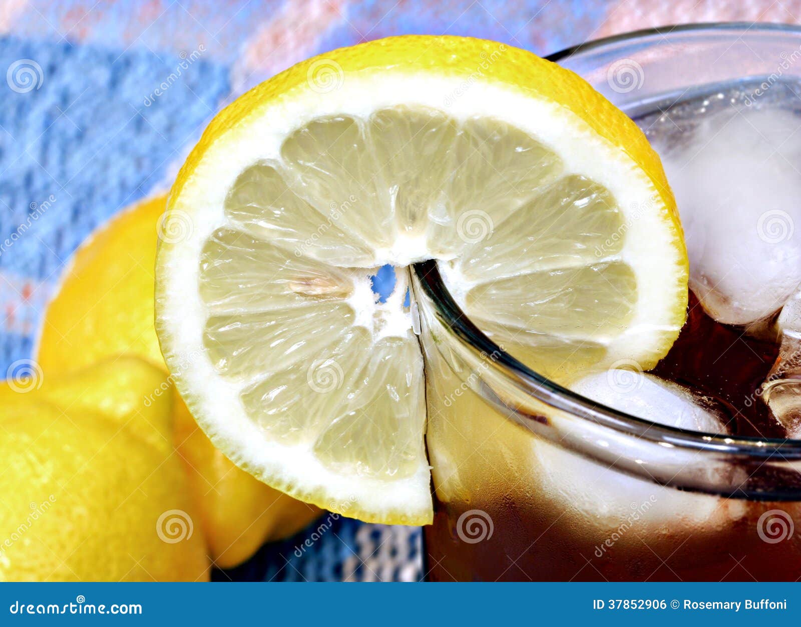 Cytryna plasterek zdjęcie stock. Obraz złożonej z plasterek - 37852906