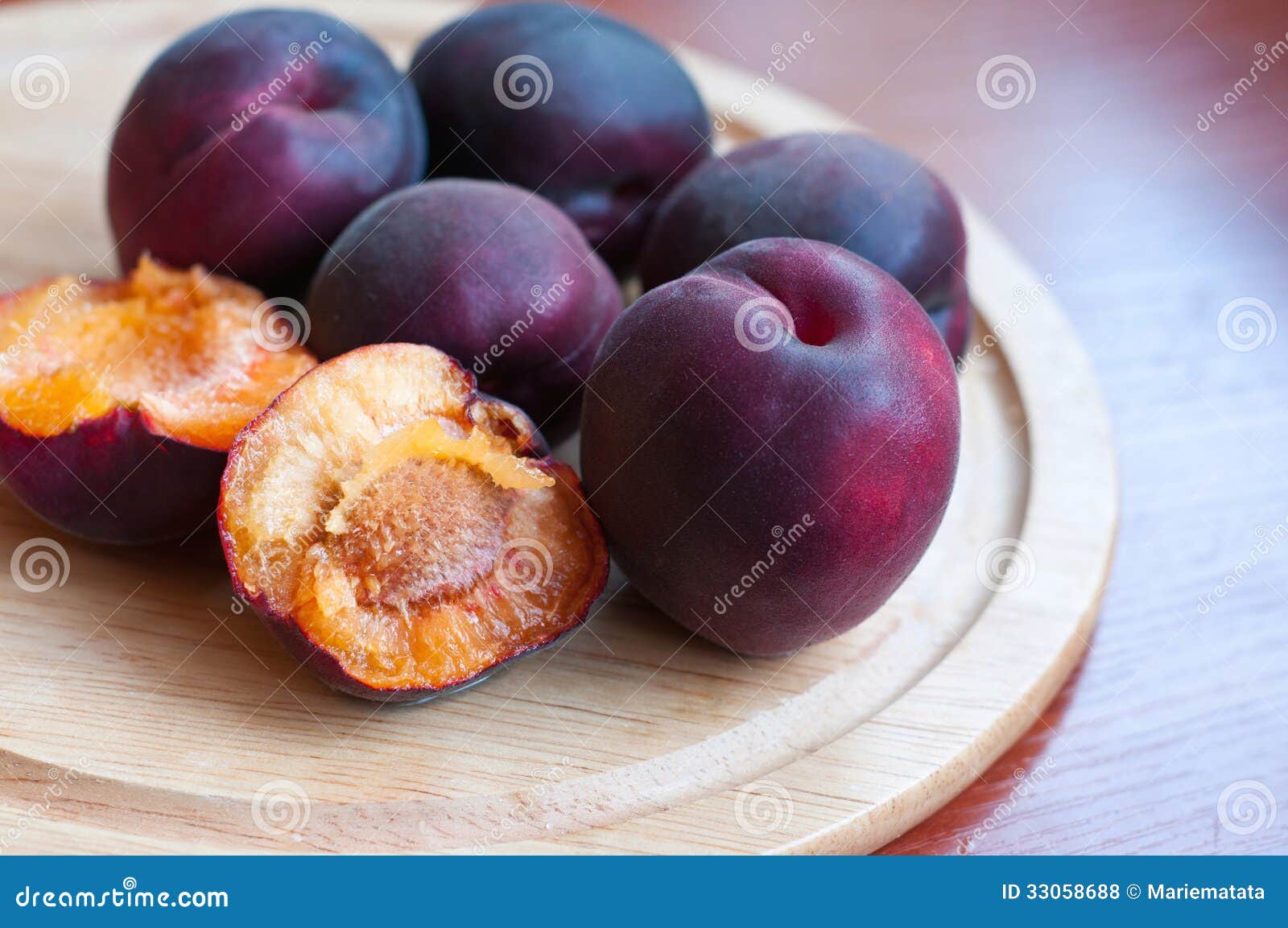 Czarna morela zdjęcie stock. Obraz złożonej z morele - 33058688