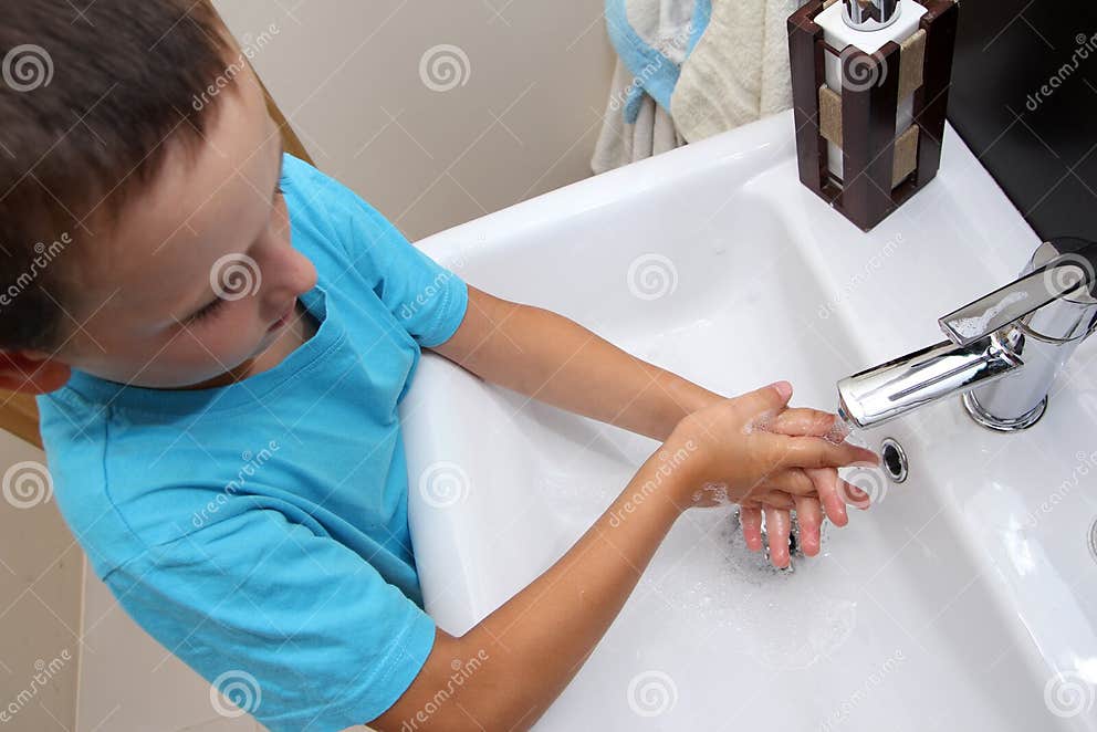 Dé lavarse imagen de archivo. Imagen de desinfectante - 15767767