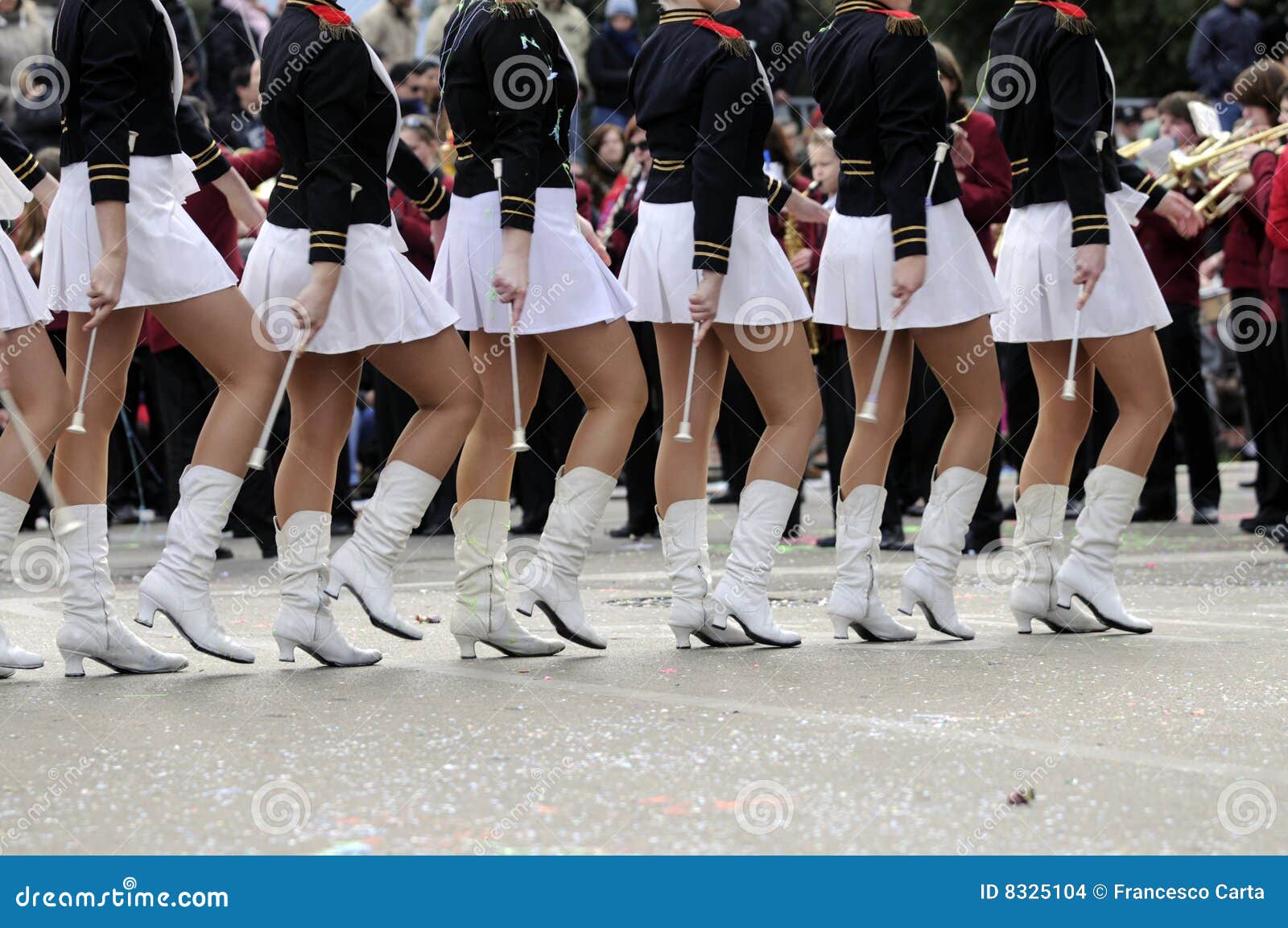 Défilé de Majorettes image stock éditorial. Image du traditions - 8325104