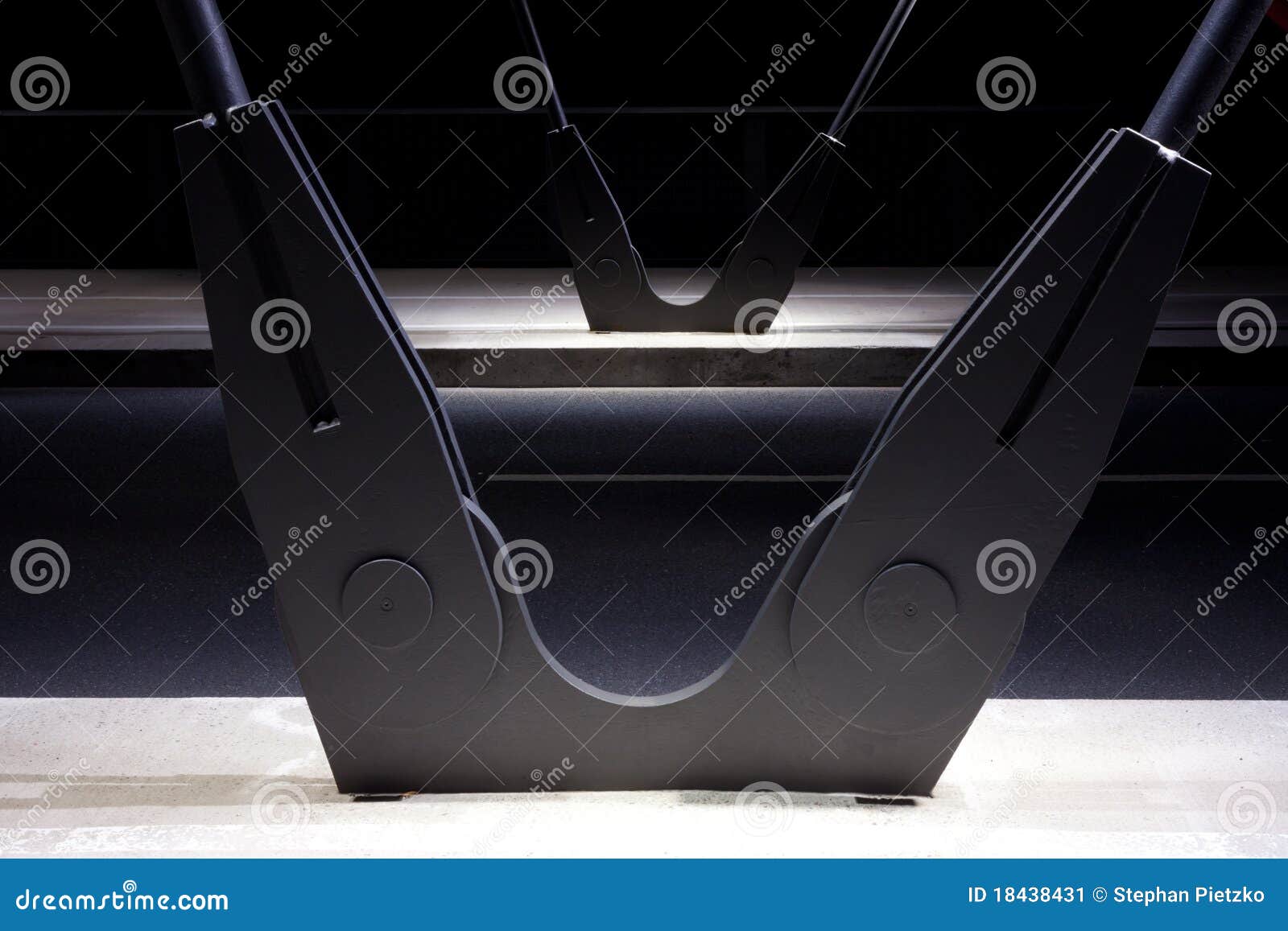 Détail De Pont Moderne En Route La Nuit Image stock - Image du illuminé ...