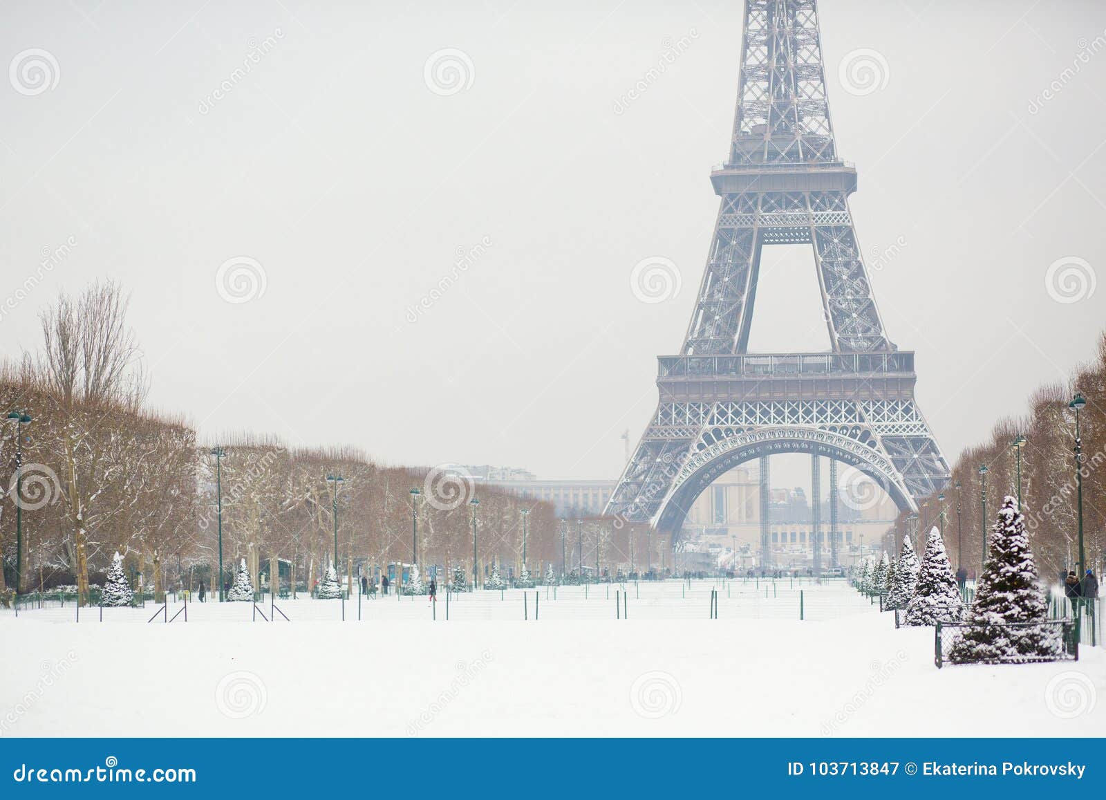 Día Nevado En París, Francia Imagen de archivo - Imagen de nieve ...