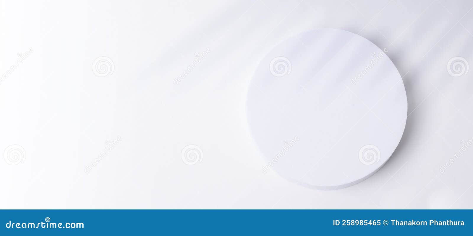 3D Circle Mockup on with Empty White Background , Product Show Concept ...