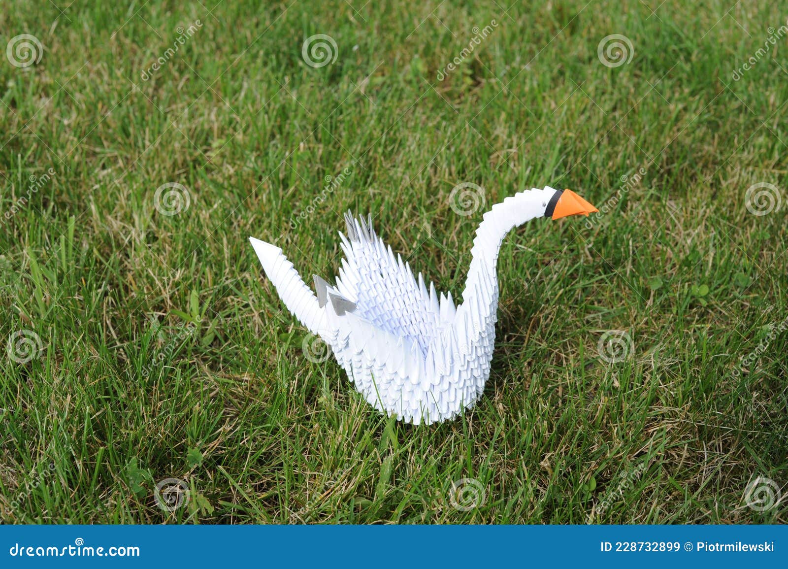 3D Modular Origami Paper Swan Handmade with White Paper – an Example of ...