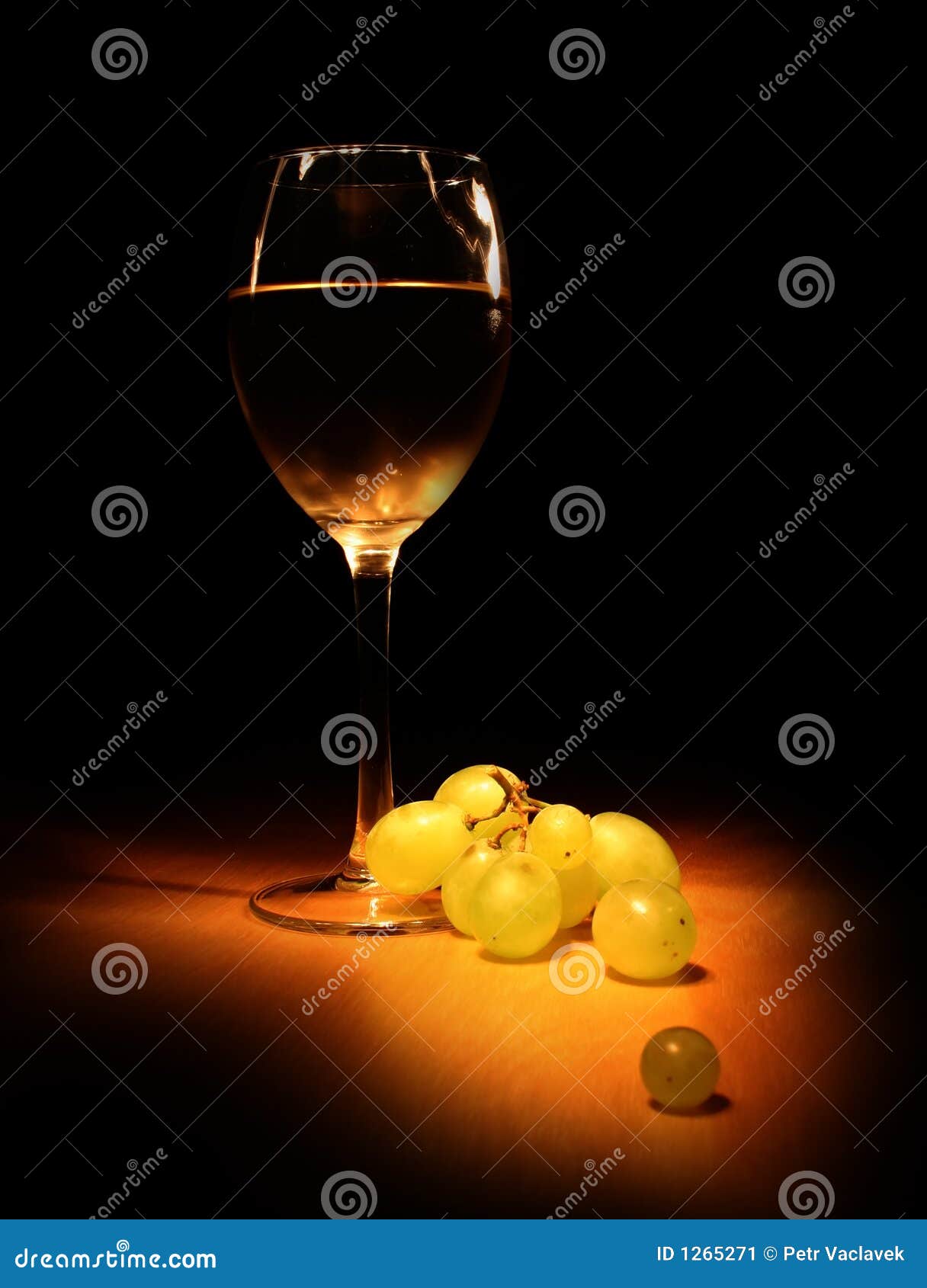 Da Noite Do Vinho Vida Ainda Imagem de Stock - Imagem de preto, jante ...