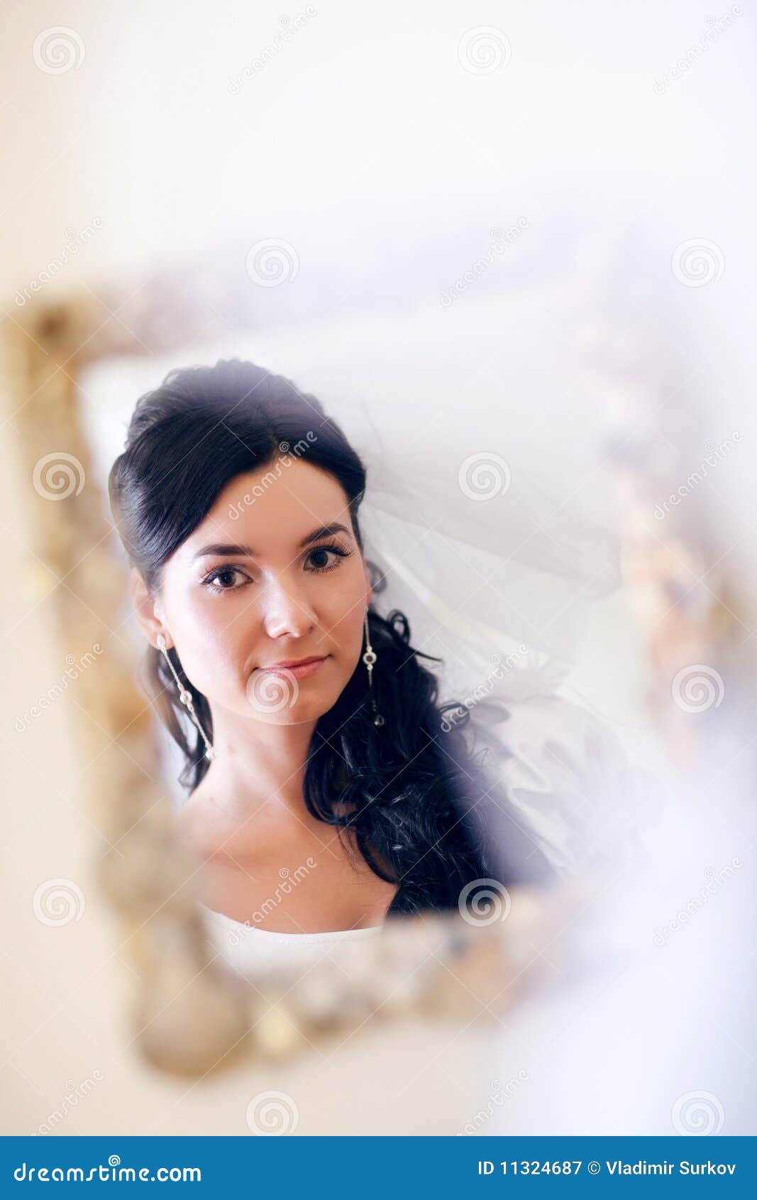 Da uno specchio immagine stock. Immagine di modo, amore - 11324687