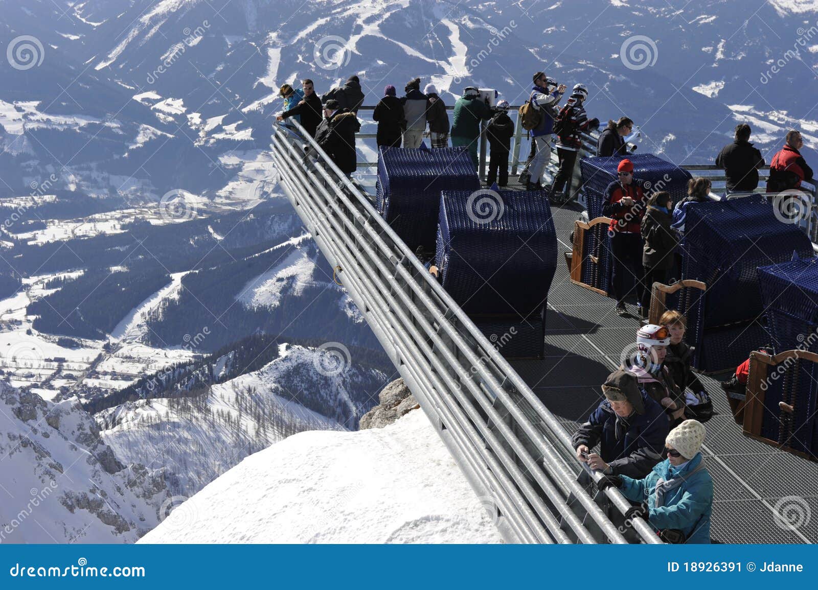 Dachstein Skywalk editorial photo. Image of hunerkogel - 18926391