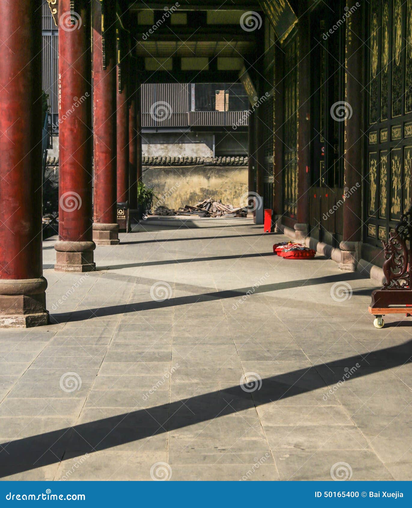 Daci Si Temple in Chengdu, China Stock Photo - Image of daci, walkway ...
