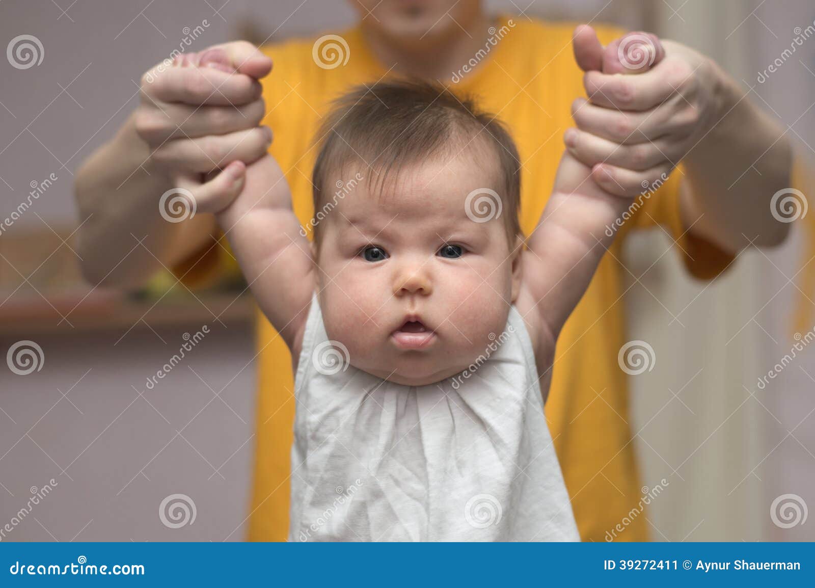 Dad holding newborn baby stock image. Image of live, linkage - 39272411