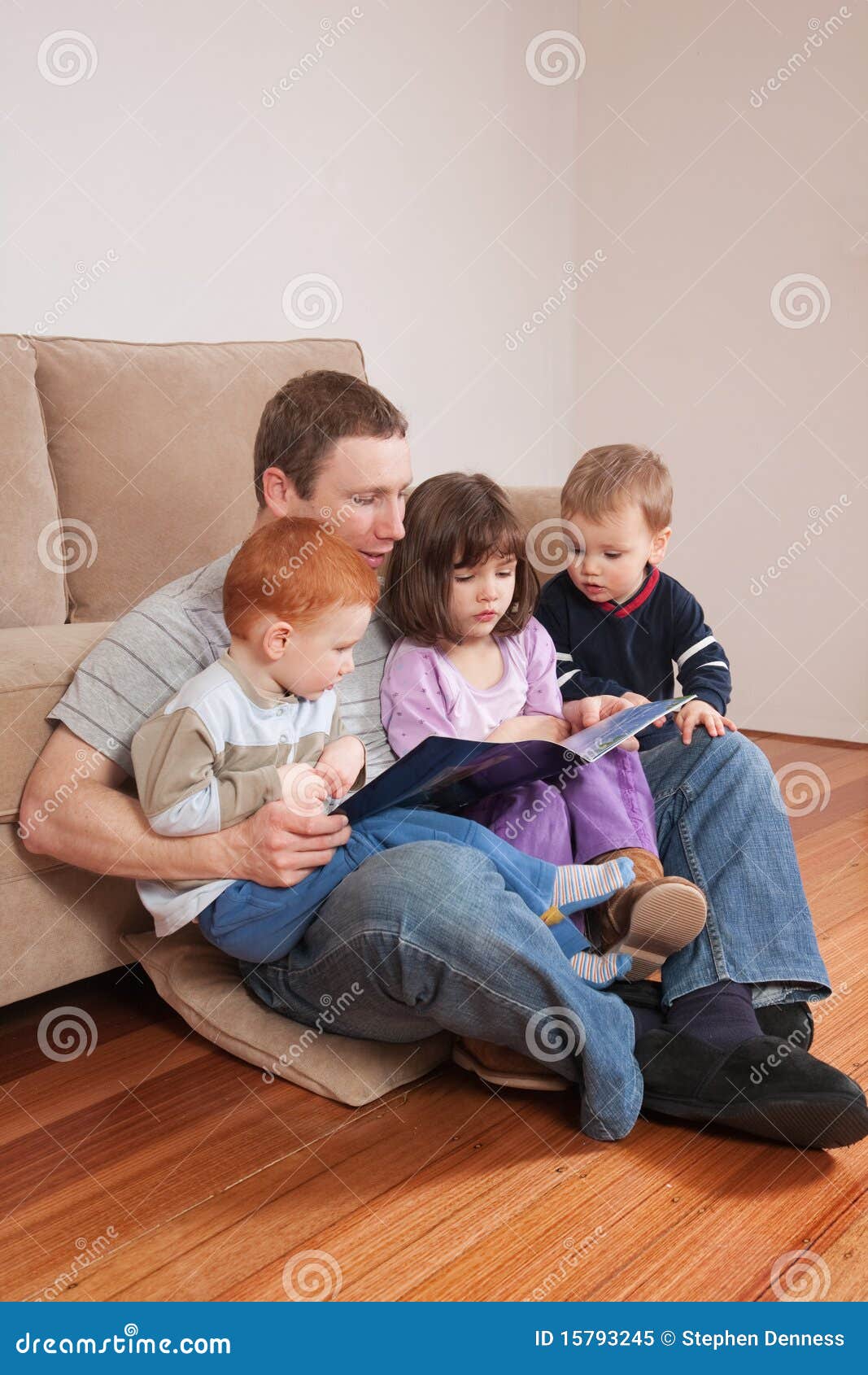 Dad reading story to kids stock image. Image of happy - 15793245
