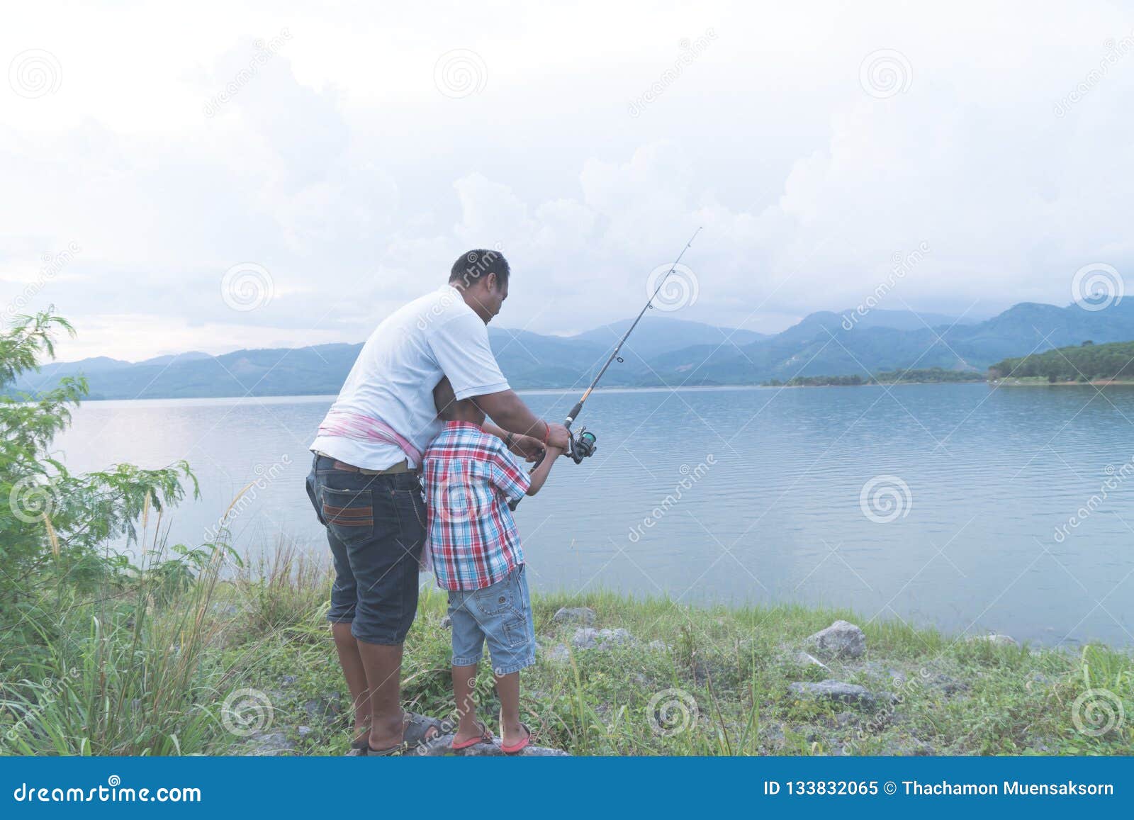 Dad teach his son fishing stock image. Image of catch - 133832065