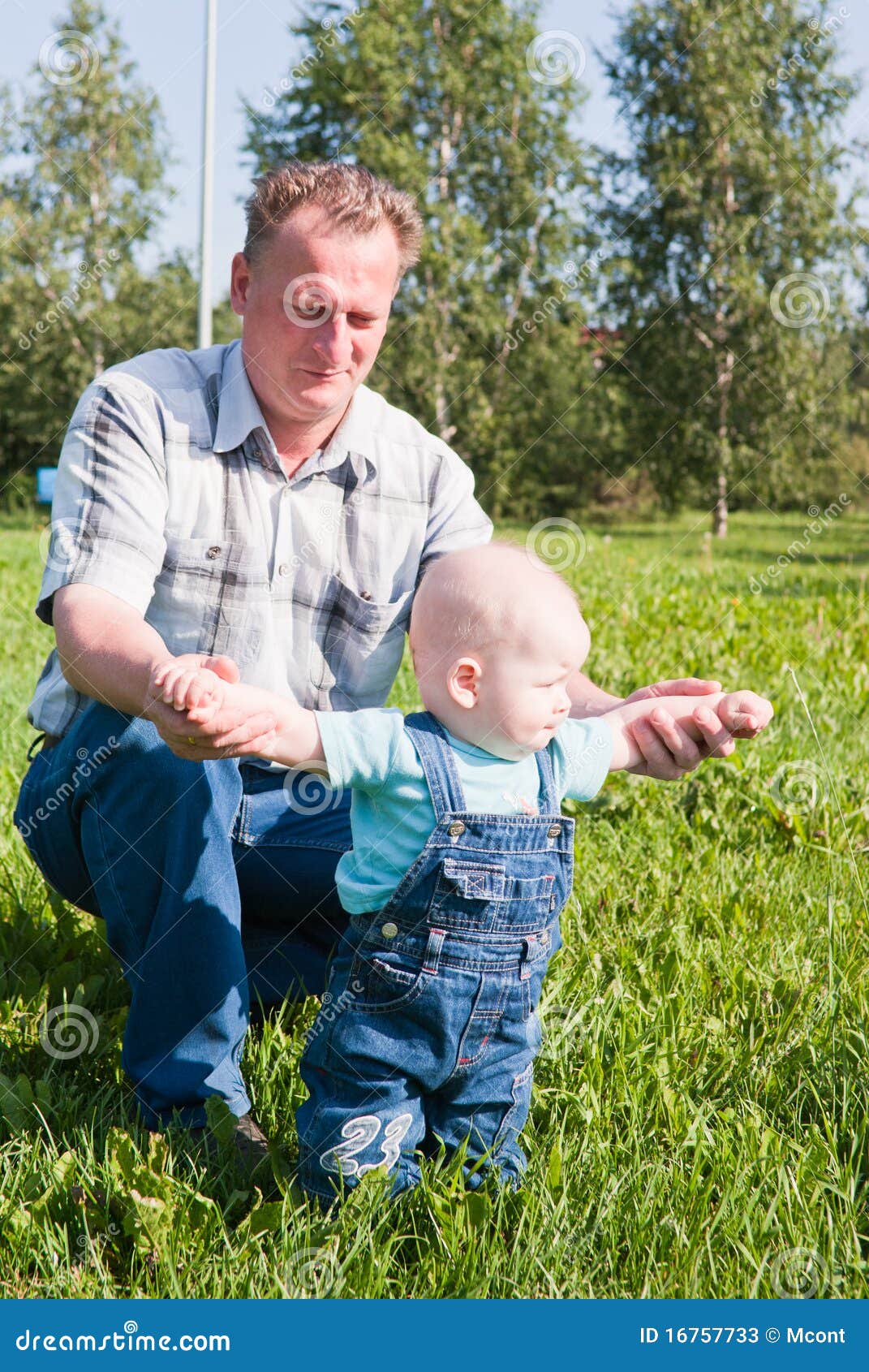 Dad Teaches the Child To Go Stock Image - Image of grass, father: 16757733