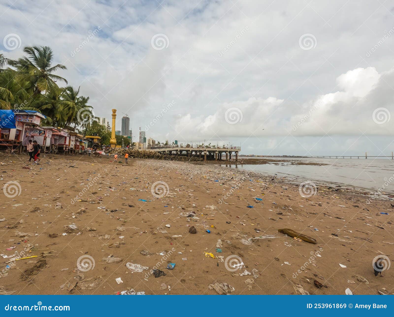 Dadar Chowpatty Beach With The View Of Bandra-Worli Sea Link In Mumbai ...