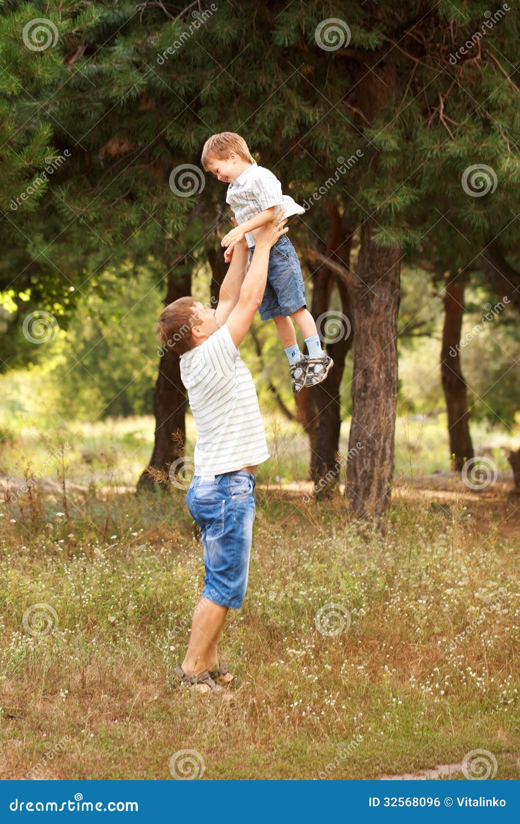 Daddy Raising Up the Child. Stock Photo - Image of parent, care: 32568096