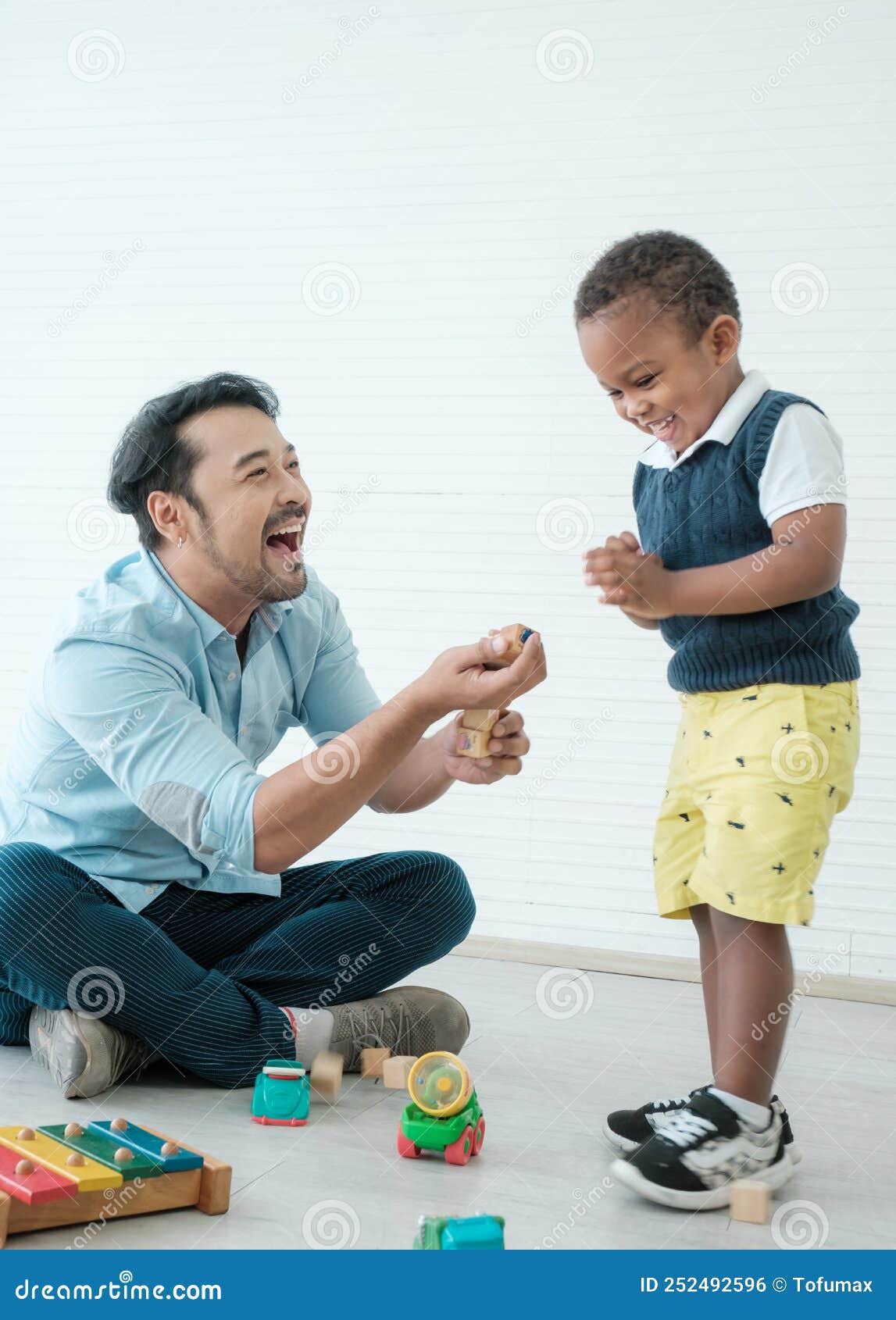Daddy and Son Enjoy Using Times Together Stock Photo - Image of father, daddy: 252492596