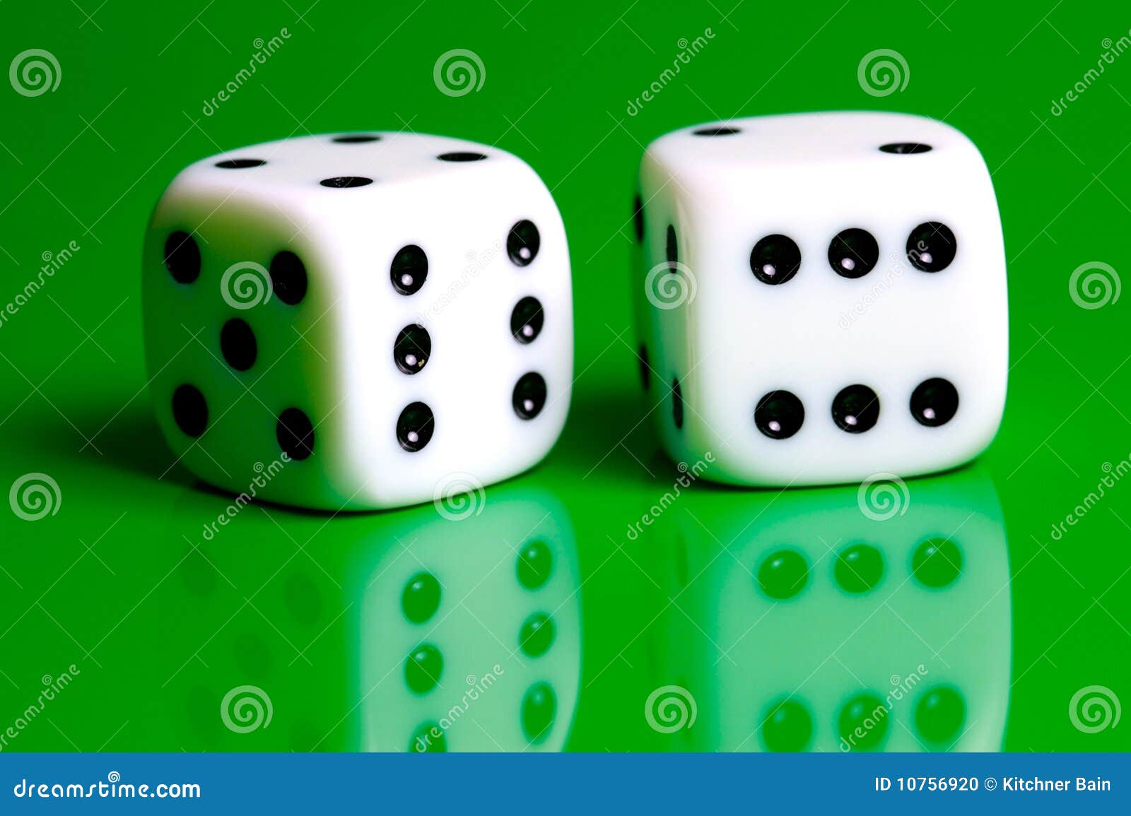 Dadi fotografia stock. Immagine di scanalatura, numero - 10756920