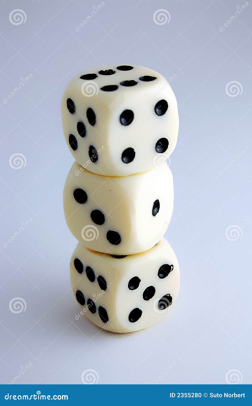 Dadi fotografia stock. Immagine di tiro, divertimento - 2355280