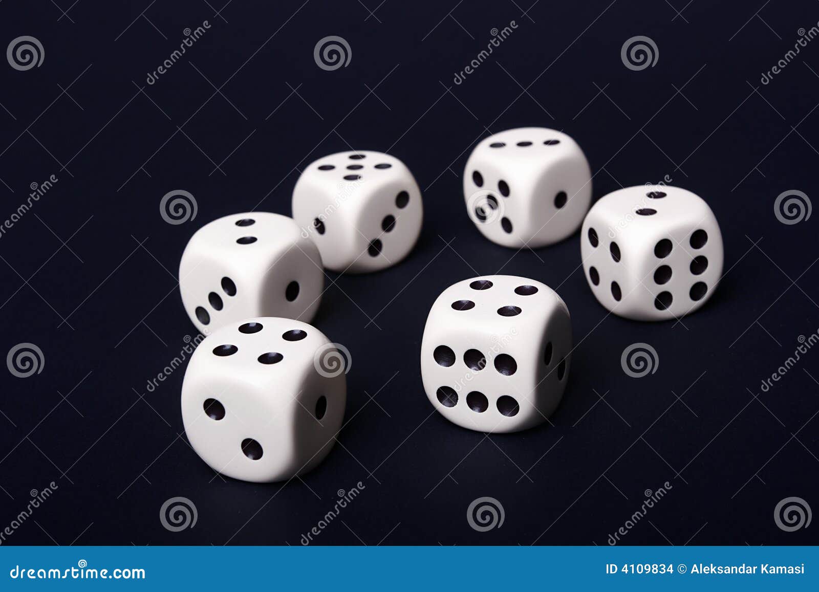 Dadi fotografia stock. Immagine di gioco, perdita, divertimento - 4109834