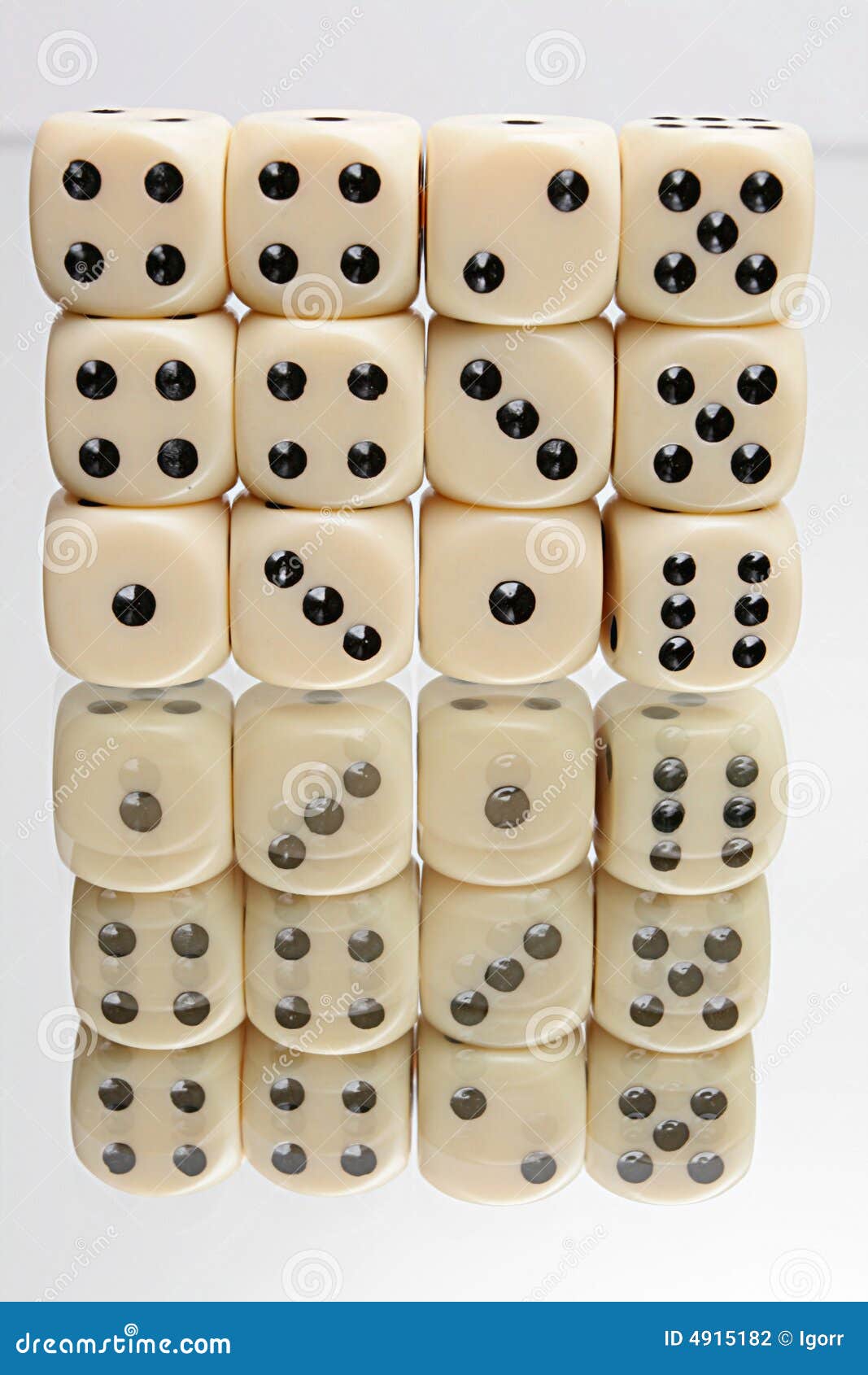 Dadi fotografia stock. Immagine di numero, cubo, puntini - 4915182