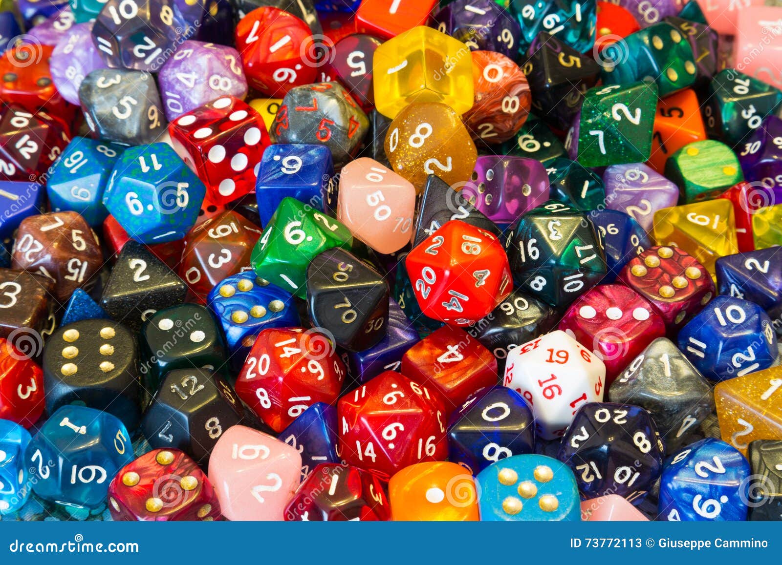Dadi immagine stock. Immagine di numero, intrattenimento - 73772113