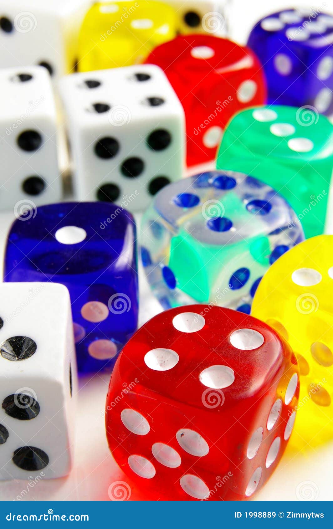 Dadi colorati immagine stock. Immagine di vittoria, divertimento - 1998889