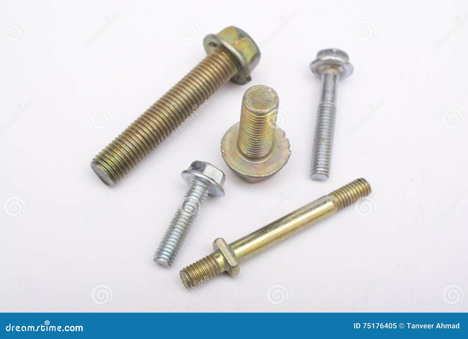 Dadi Isolati - E - Bulloni Su Fondo Bianco Immagine Stock - Immagine di ...