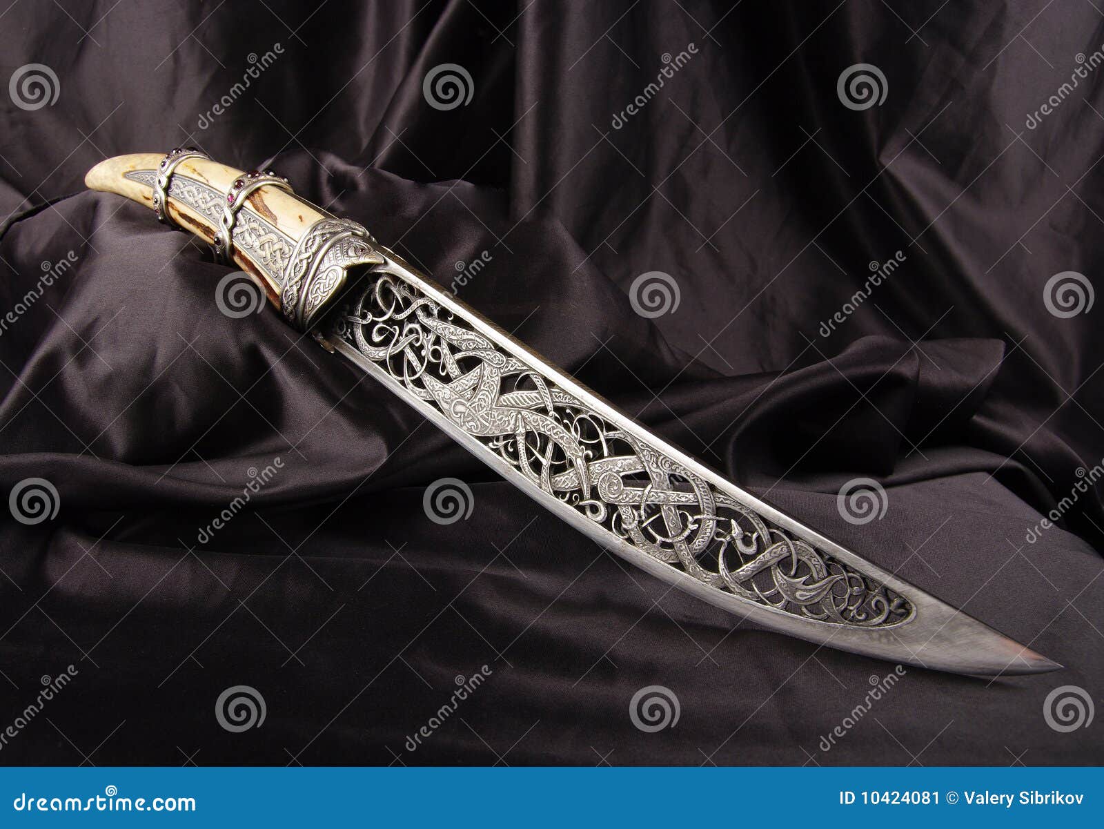 Daga elegante imagen de archivo. Imagen de arma, caballero - 10424081