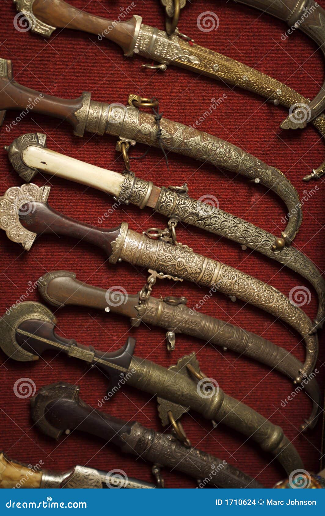 Dagas de Marrakesh foto de archivo. Imagen de sostenido - 1710624