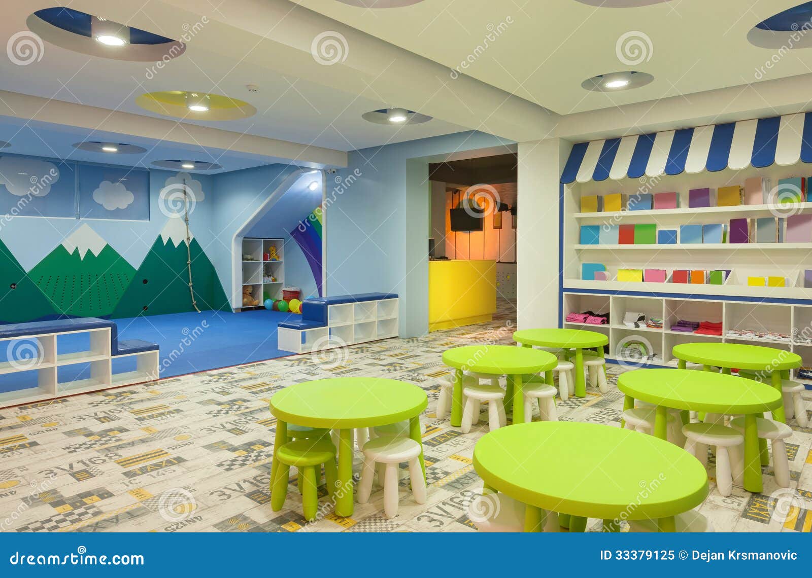 Dagis fotografering för bildbyråer. Bild av spelrum, färgrikt - 33379125