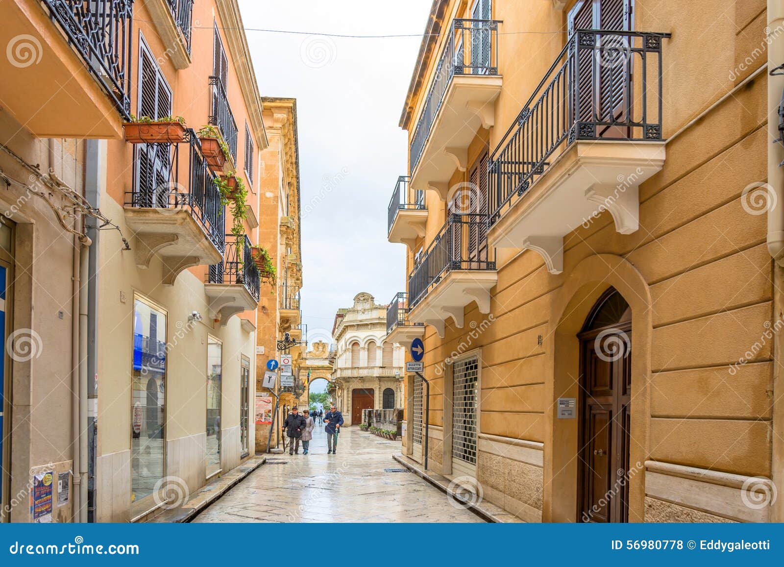 Dagmening Van De Stad in in Marsala, Italië Redactionele Stock Foto ...