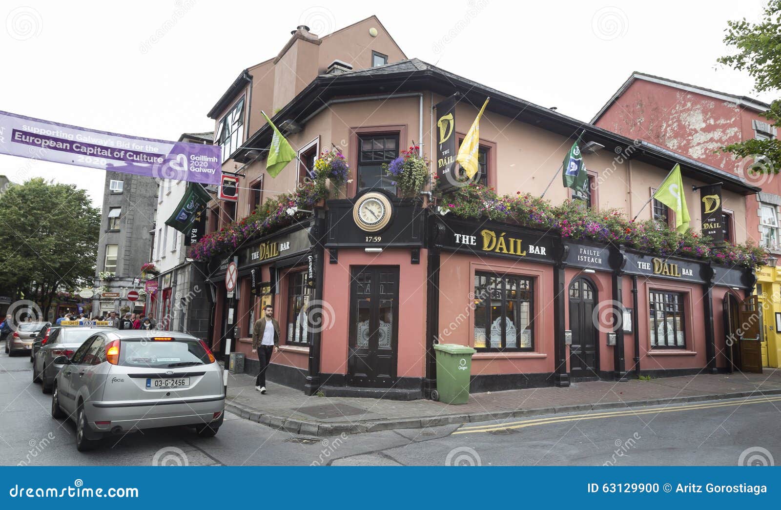 The Dail bar editorial image. Image of cars, tipical - 63129900