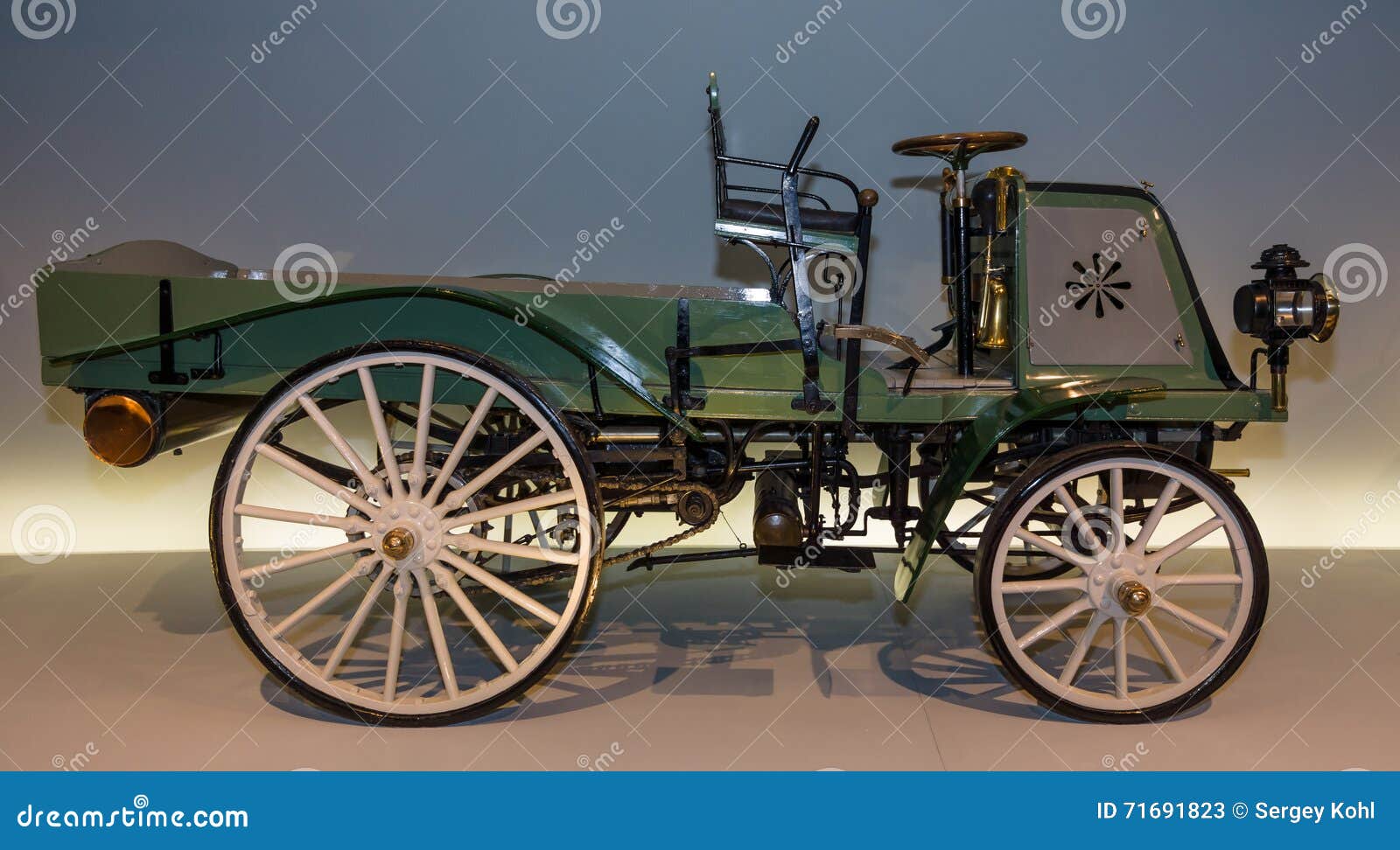 Daimler a Motorisé Le Véhicule D'affaires Photo stock éditorial - Image ...