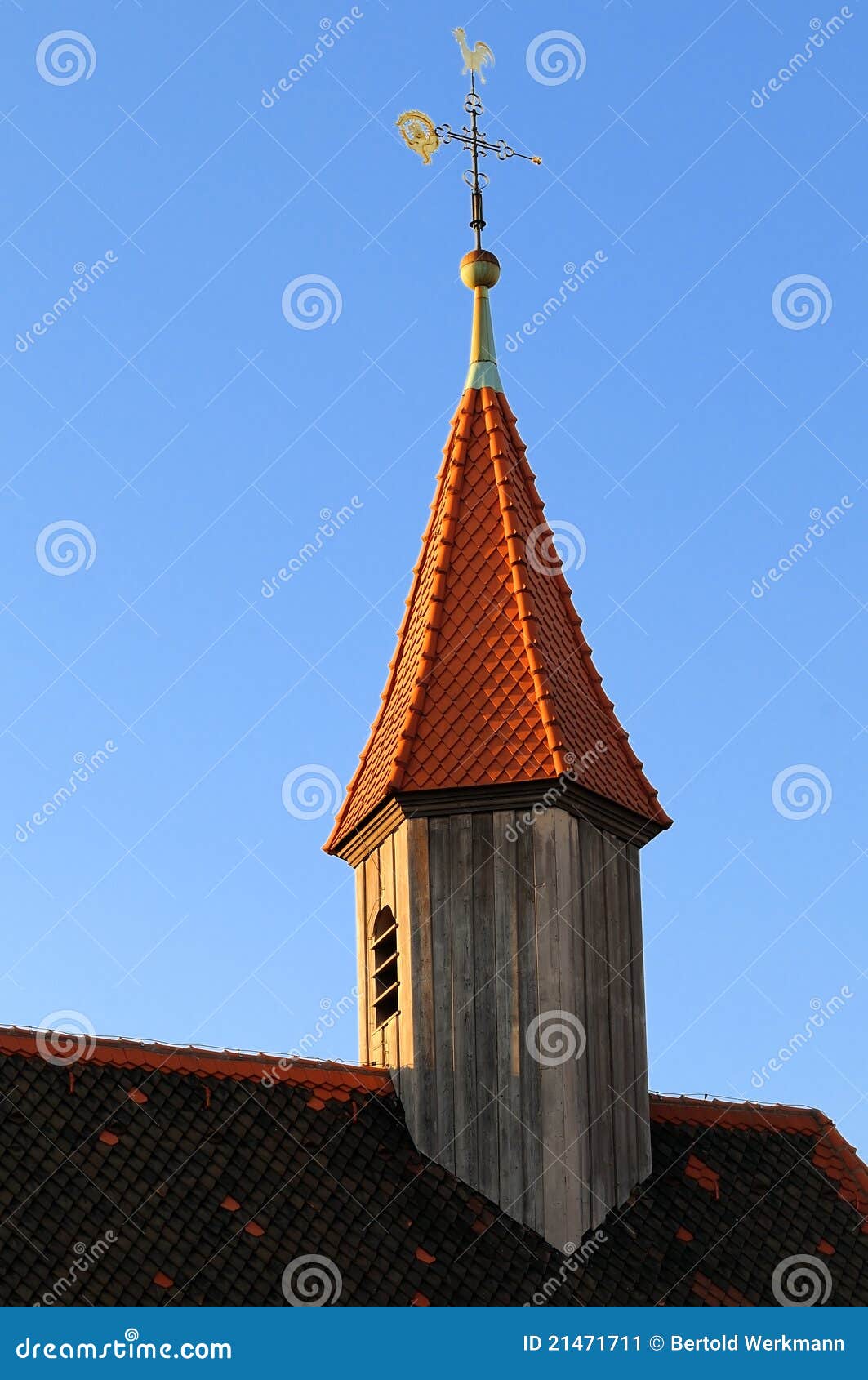 Dak en toren stock afbeelding. Image of aanwijzing, haan - 21471711