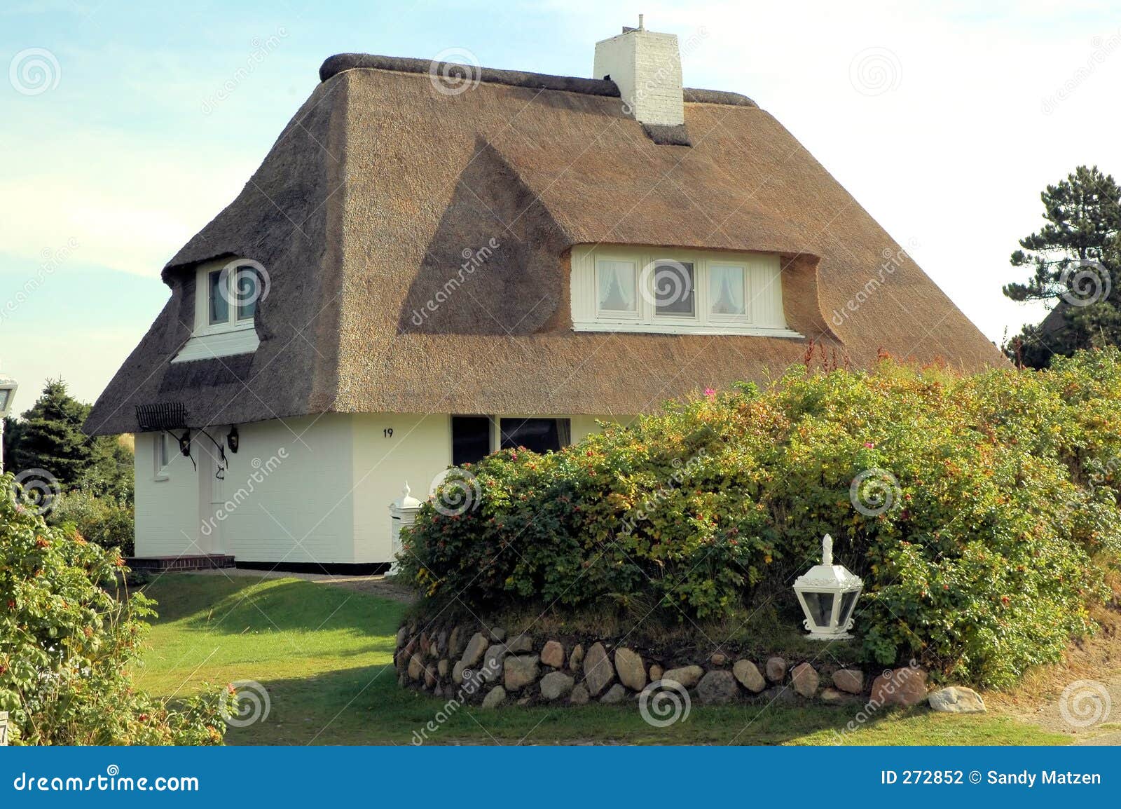 Dak Met Stro Bedekte House5 Stock Foto - Image of woon, duitsland: 272852
