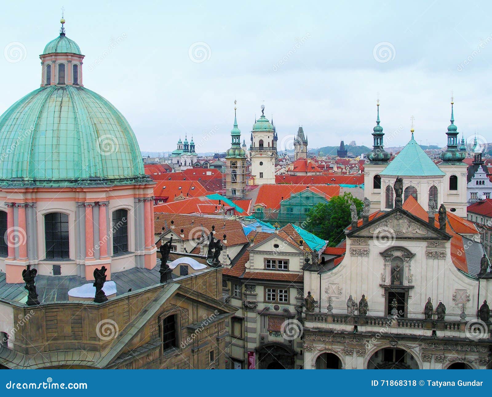 Daken En Koepels Van Stad Praag Stock Foto - Image of toren, toerist ...