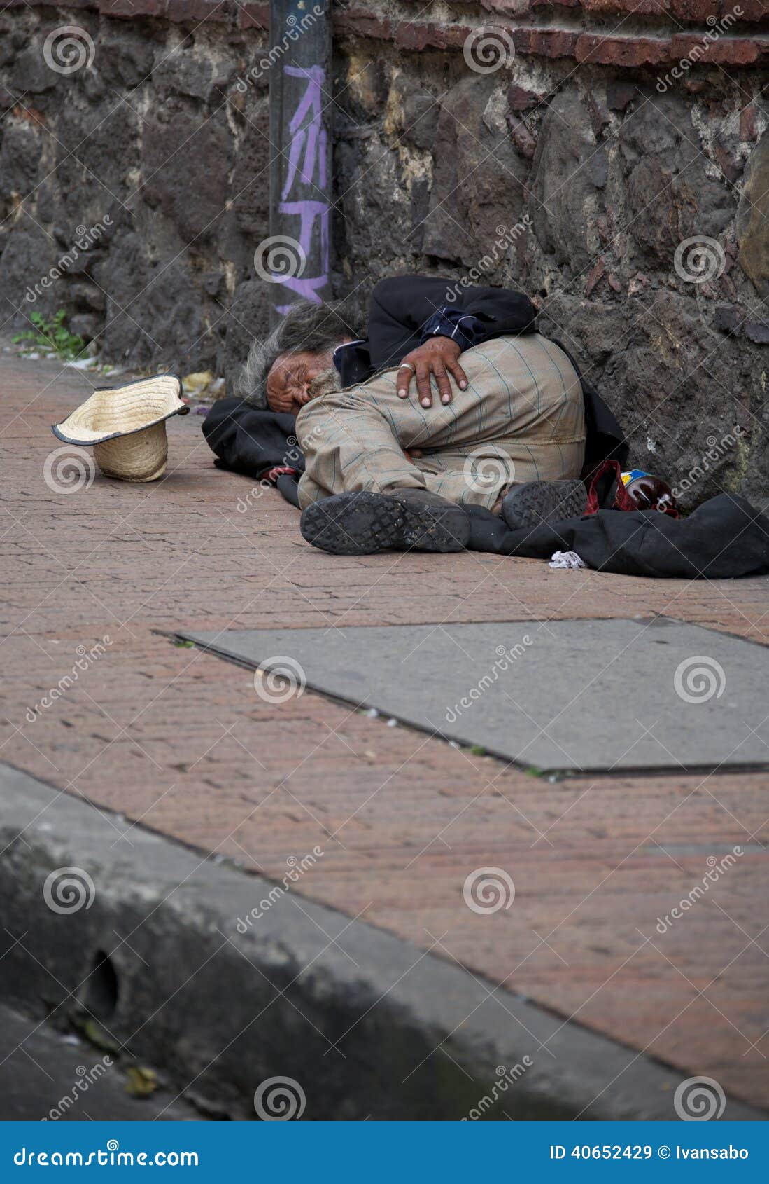 Daklozen in Bogota redactionele stock afbeelding. Image of mensen ...