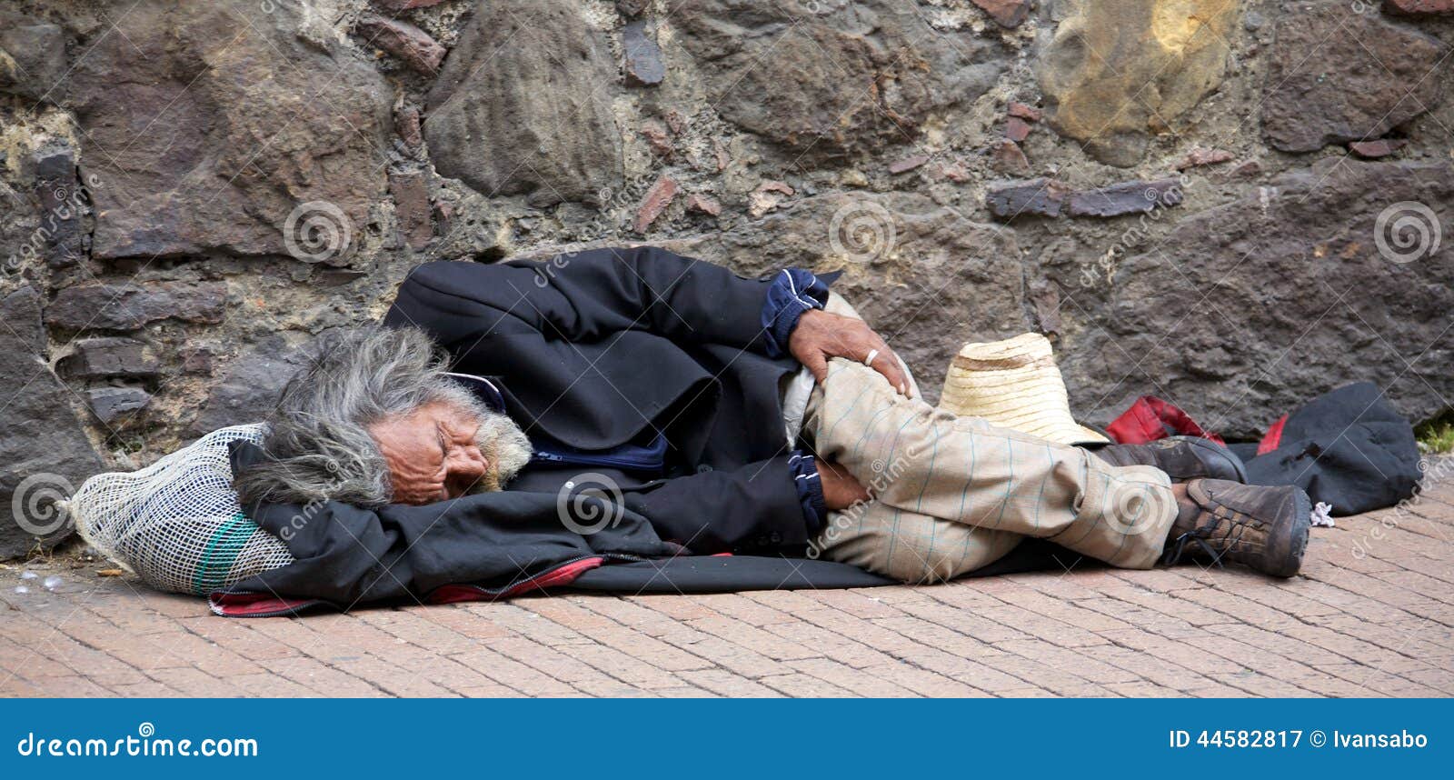 Daklozen in Bogota redactionele fotografie. Image of vuil - 44582817