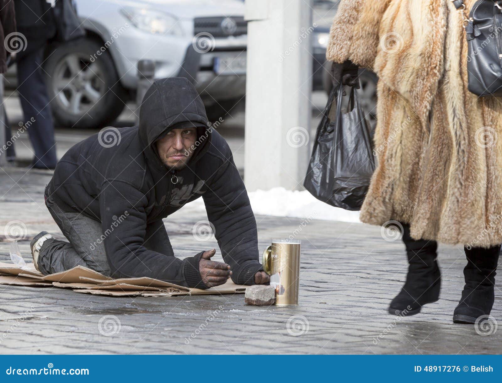 Daklozen Die Begger Bedelen Redactionele Foto - Image of geur, slecht ...